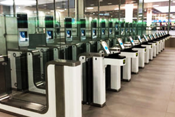 Lisbon Airport unifies manual and automated border control processes Lisbon Airport unifies manual and automated border control processes